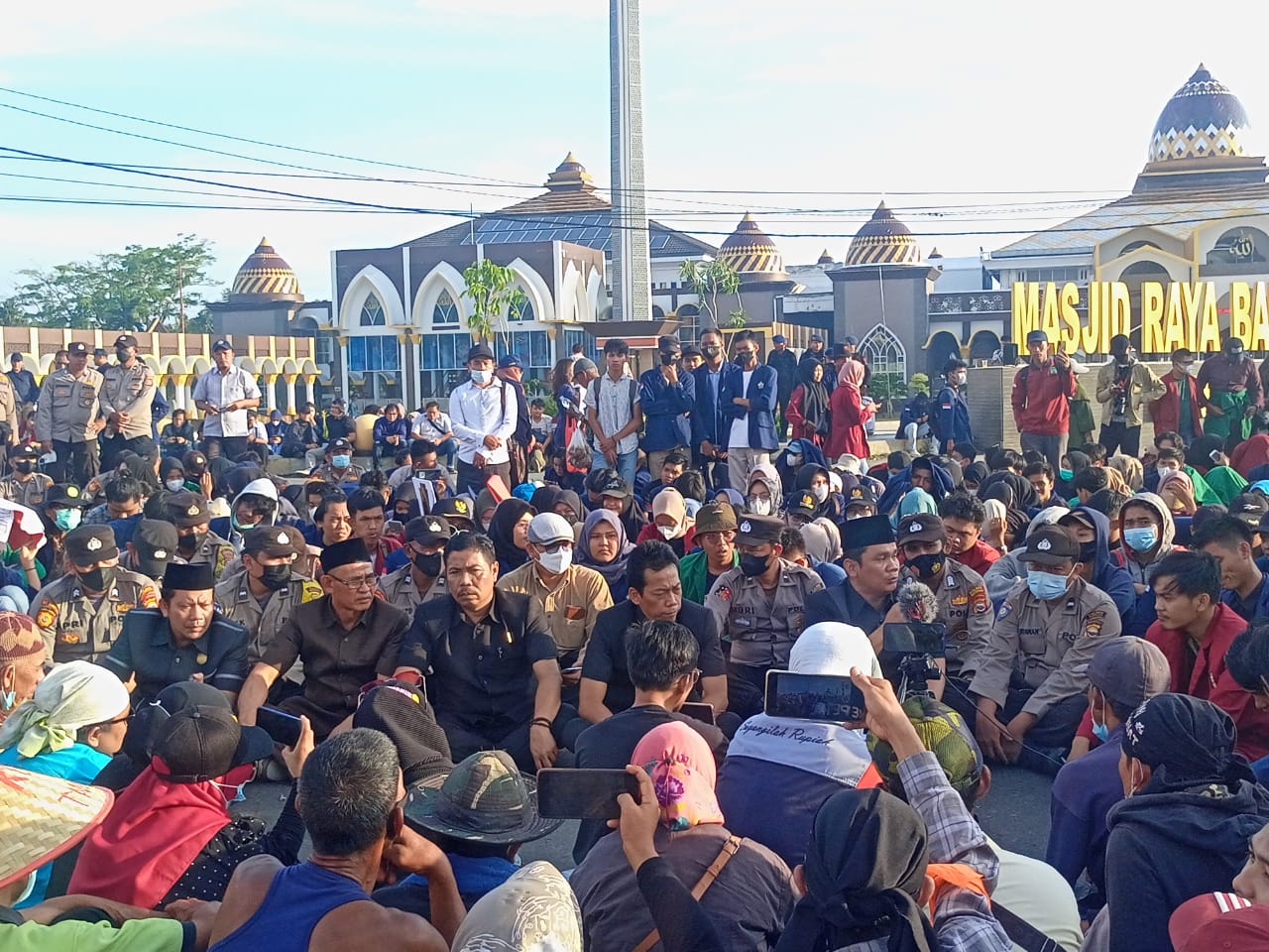 DPRD Provinsi Rapat Luar Biasa di Jalan Bersama Massa Aksi - Bencoolen ...