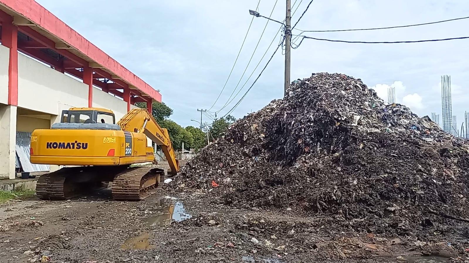Bencoolen Times Sampah Menumpuk di Belakang Stadion Mulai Diangkut