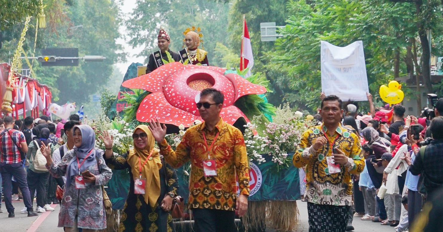 Bencoolen Times Ikut Pawai Dekranas di Solo, Bengkulu Kenalkan Bunga ...